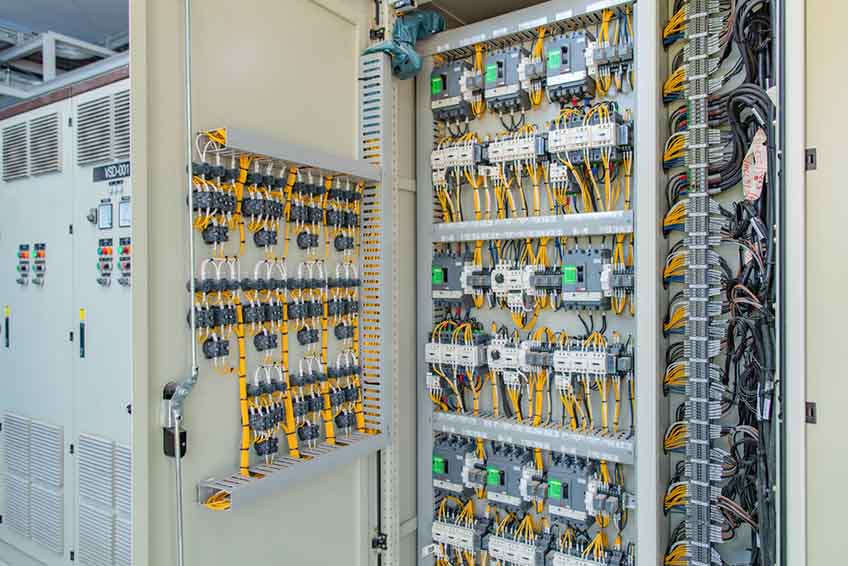 Top Signs That You Need to Have Your Electrical Panel Rewired